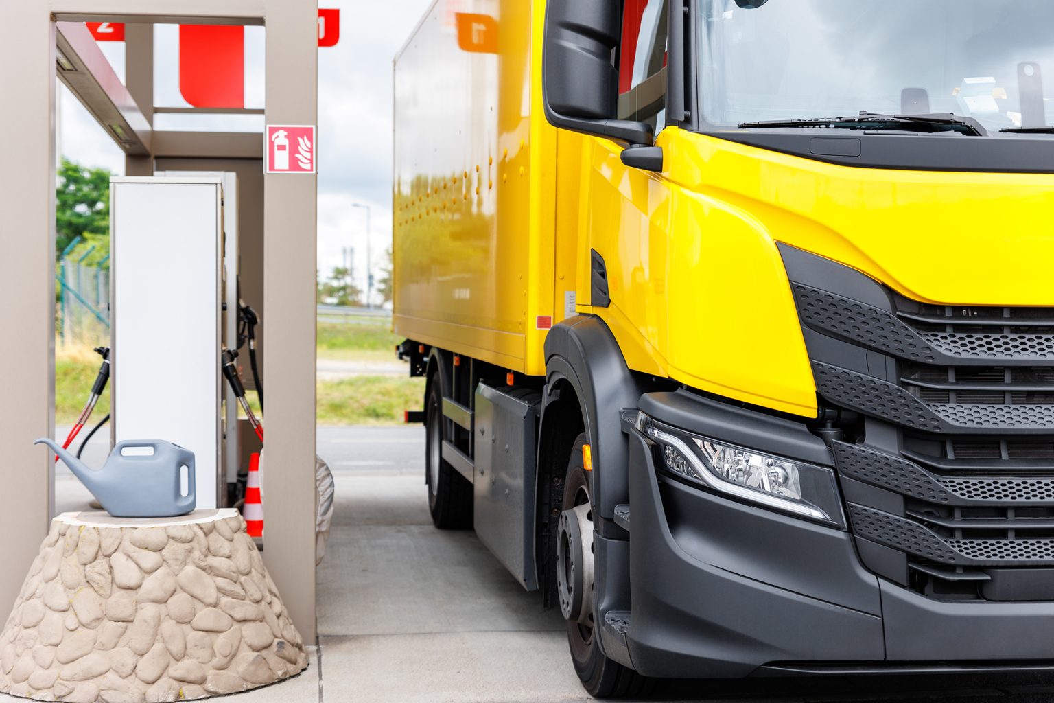 Comparing The Top Contenders - Scania VS Peterbilt Trucks